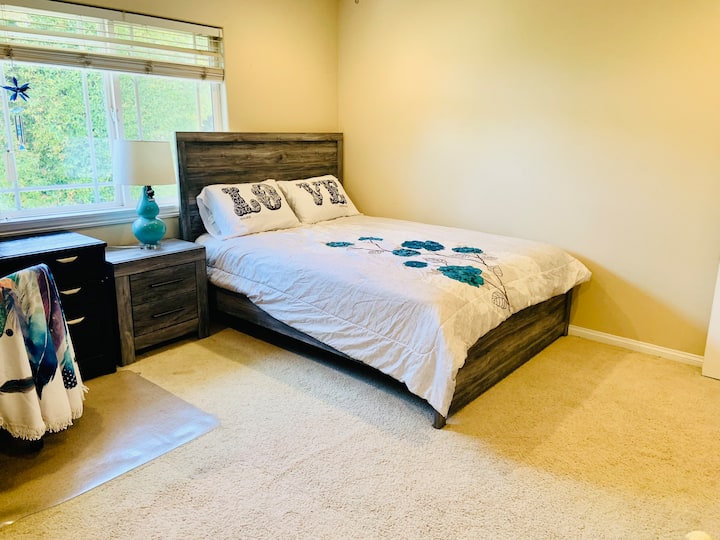 Quiet, Spacious, Comfortable, Elegant Home - Pomona, CA