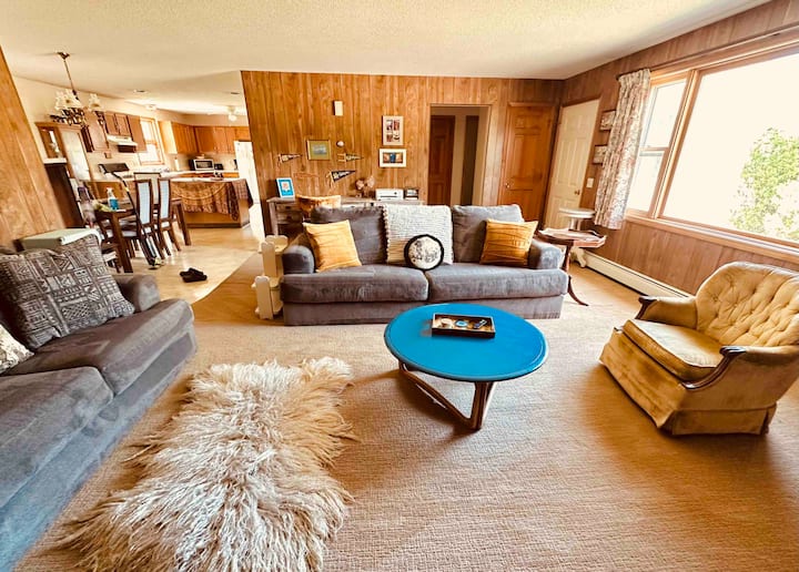 Vintage 2-bedroom Home W/ Cozy Fireplace & Sunroom - Colchester, VT