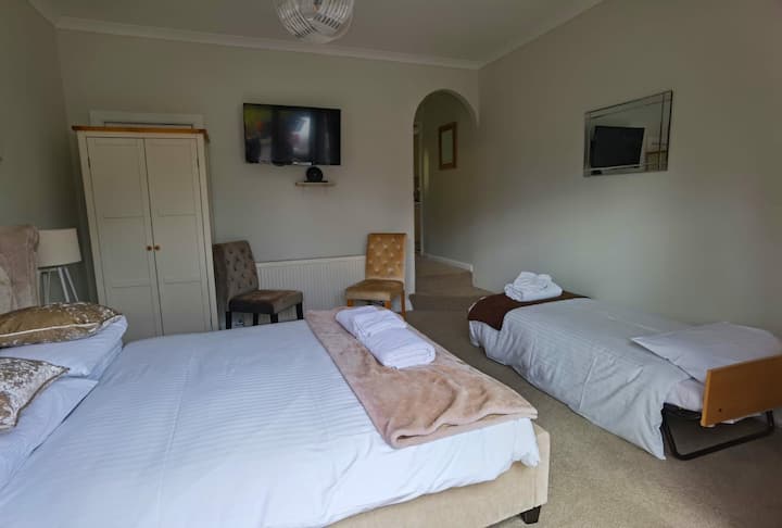 Cairdeas B&b, 5 Min Walk From Eilean Donan Castle - Skye