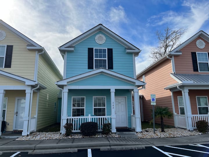 Lovely 2-level 2-br Cottage, 2 Blocks To Beach - Myrtle Beach, SC