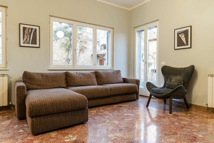 Camera "Iris" In Appartamento Con Giardino - Urbino