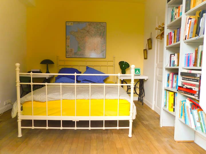 Bedroom In Townhouse With Private Bathroom - Saran