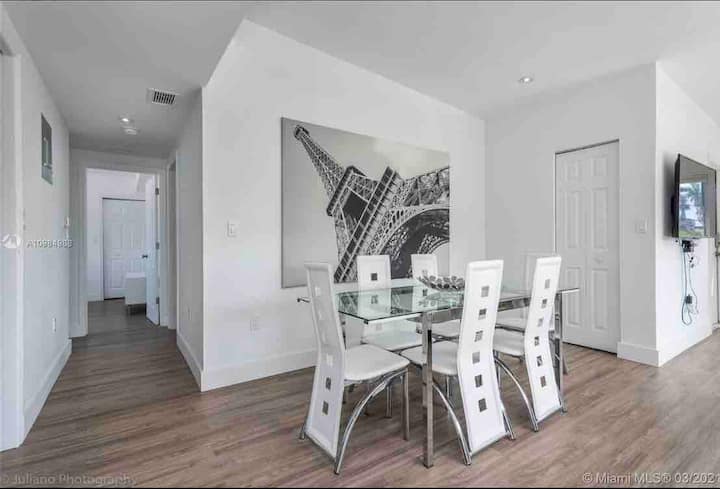 Amazing Spacious Room In A Heart Of Miami Beach - Miami Beach, FL