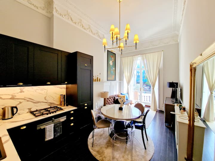 Hyde Park Home With Private Balcony & Elevator - London