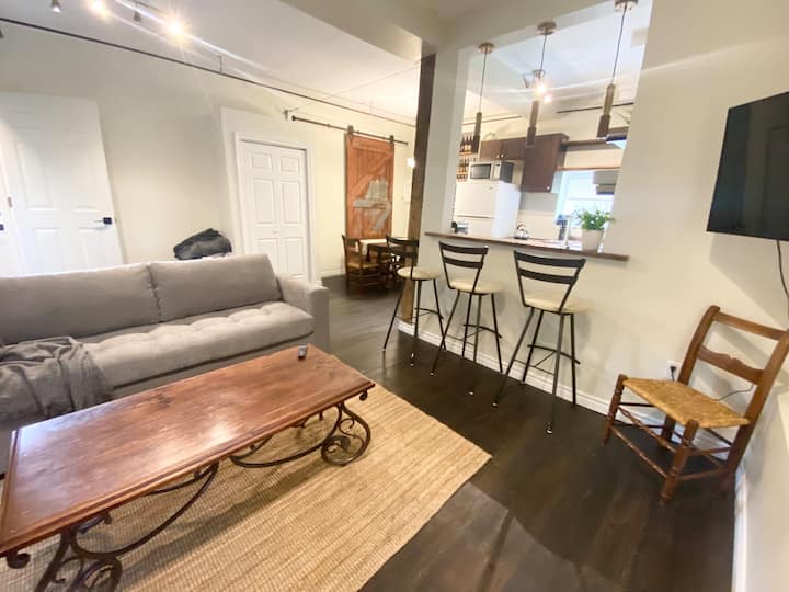 Historic Dt Converted Barn W/2 Baths W/parking - Burlington