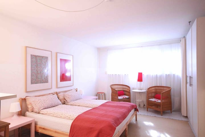 Basement Studio, Priv. Bath/kitch, 2 Min. To U2/s1 - Unterschleißheim