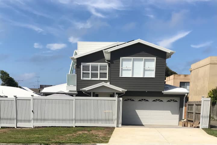 Heart Of Torquay , 2 Blocks From  Beach, Sleeps 11 - Torquay, Australia