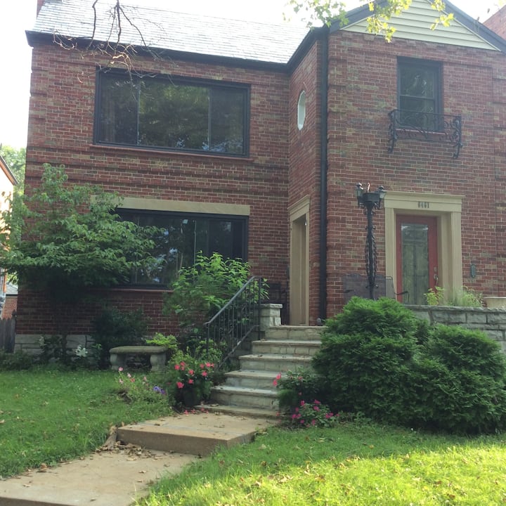 St. Louis Hills With A View - St. Louis, MO