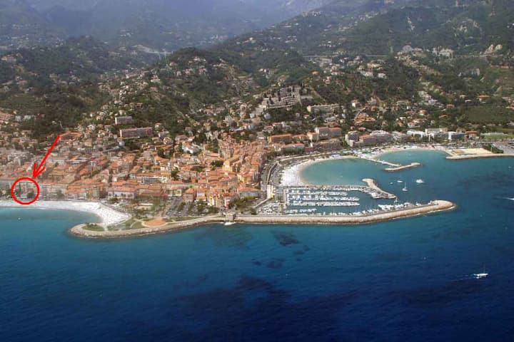 Menton, Small 2-room Apartment, Seaside Building, Town Center - Menton