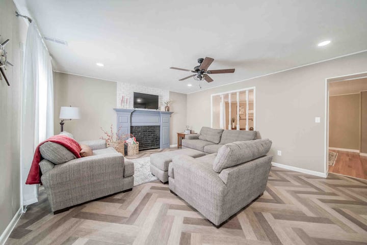 Vineyard Ridge Farmhouse•3br•sleeps 8• W/fire Pit - Cuba, MO