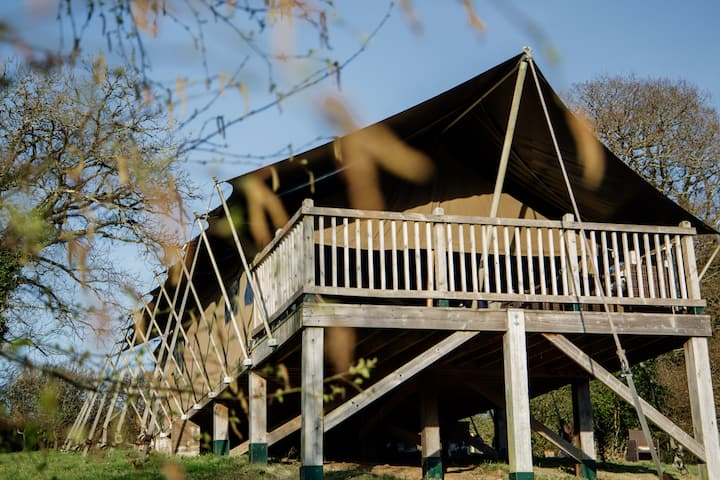Luxury Lakeside Safari Tents - Haytor - Dartmoor Forest