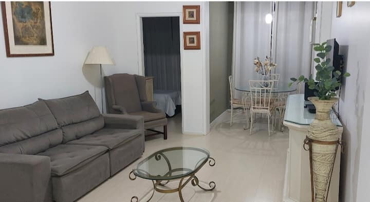 Apartamento 3 Quartos, 1 Quadra Da Praia, Posto 6 - Rio de Janeiro