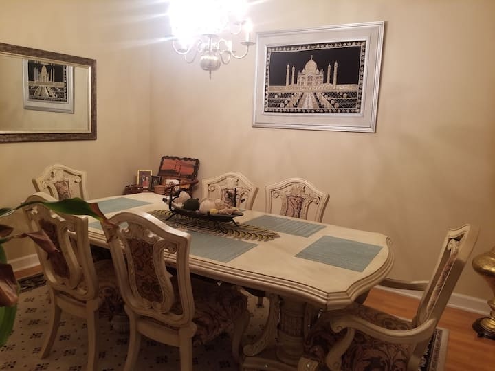 Spacious Cozy Home. Minutes From Furniture Market! - Greensboro, NC