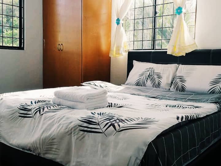Retreat In Kk Suburb Queen Bedroom 2 - 사바