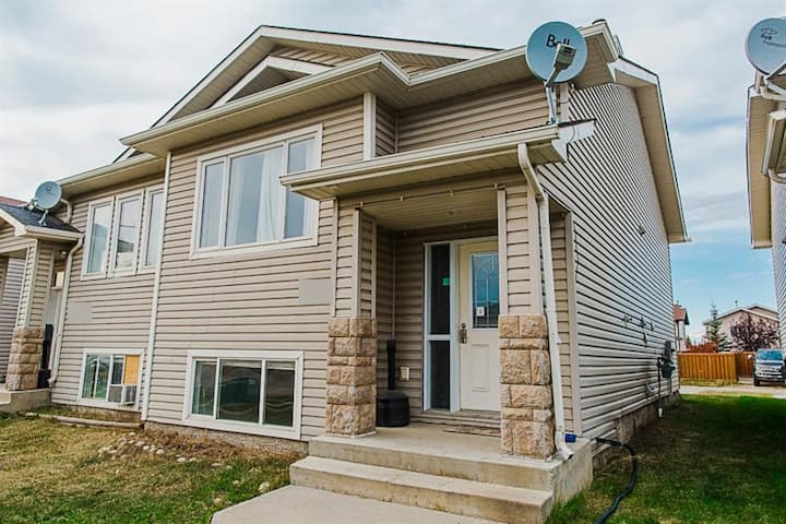 ✓ ✶4 Bedroom House With Lots Of Nearby Amenities✓✶ - Grande Prairie
