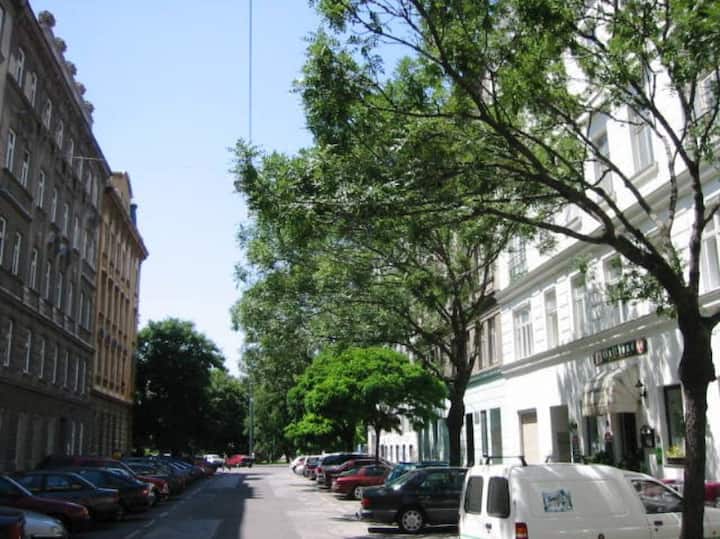 Zentrum 2 Zimmer Wohnung,terrasse, Im Grünen. - Viena