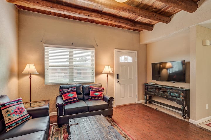 Casa Amigos #A, Peaceful, Fenced Yard, Great Wifi - Santa Fe, NM