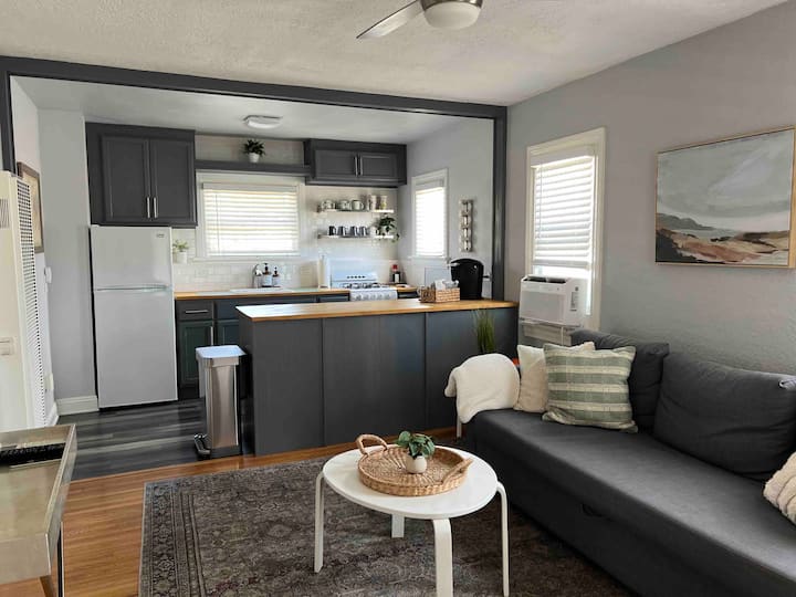 Cozy Treetop Hideaway: Guests Love Our Location! - Long Beach, CA