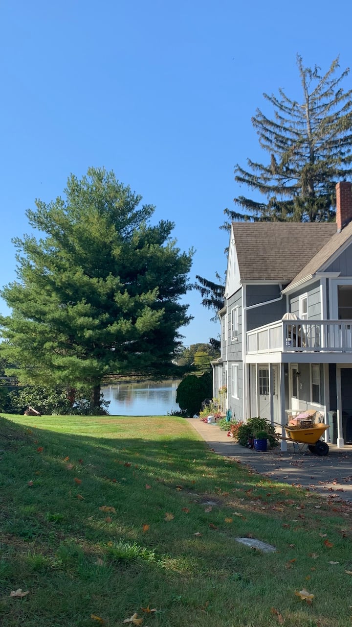 Branford
Cute 1 Bd Waterviews!
Great Location! - Branford, CT