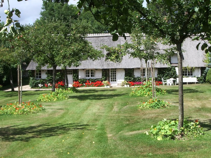 Chaumière Confortable Avec Tennis - France