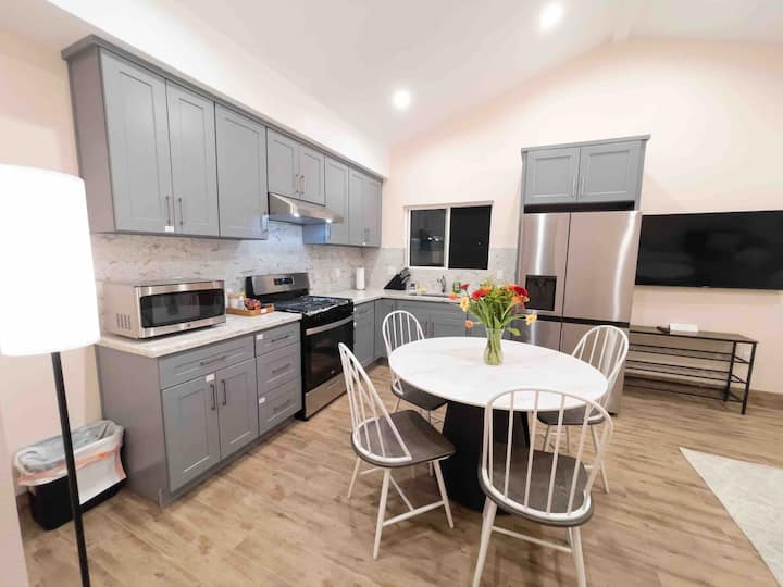 Single House - Disneyland 2.5m - Orange County, CA