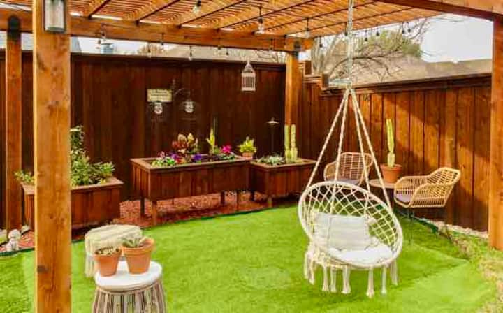 The Garden Retreat Home.   Great Home &  Location! - Irving, TX