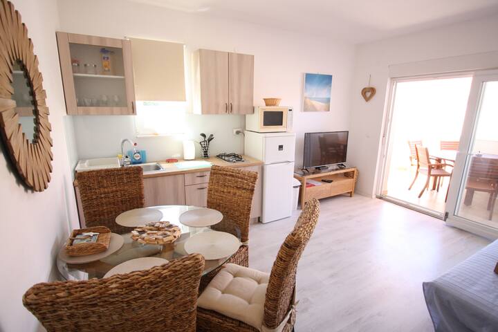 Apartments Fran 5 - First Floor With Balcony - Karlobag