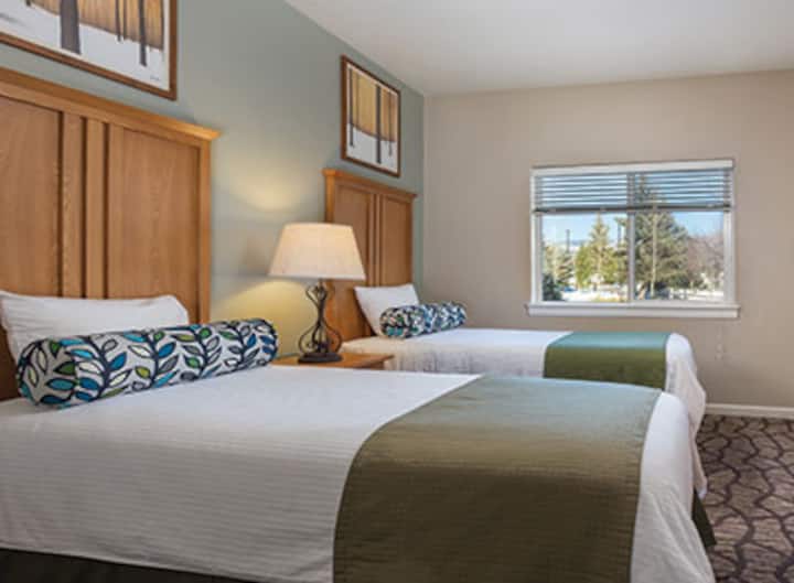 Steamboat Three-bedroom Deluxe Condo - Sleeps 8! - Steamboat Springs, CO