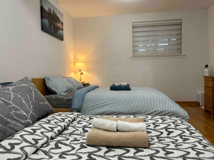 Totally Private Unit For Family Or Friends - Toronto