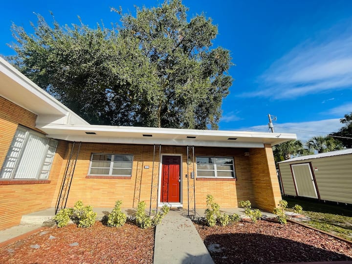 Inn The Heights - Phoenix Bar Package - Tampa