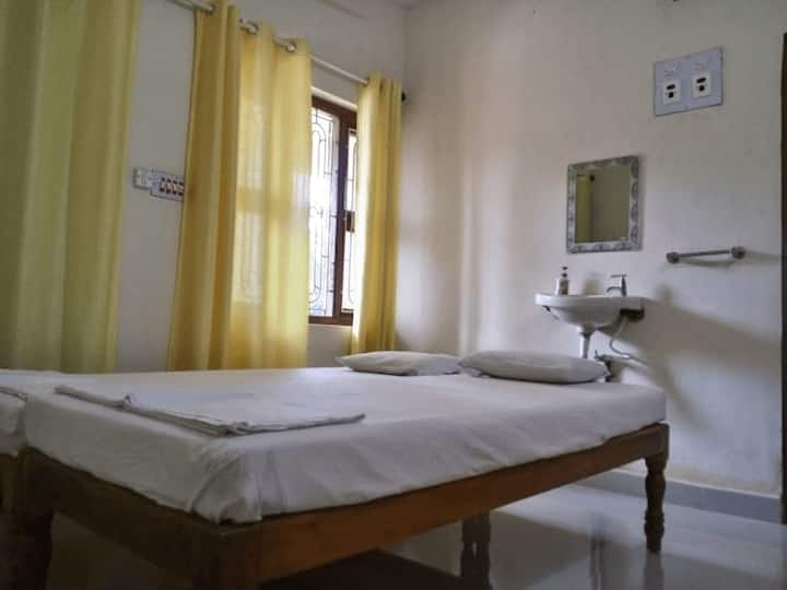 1bhk Apt In Udupi With Kitchen, Fridge- 5bed,3mat - Udupi
