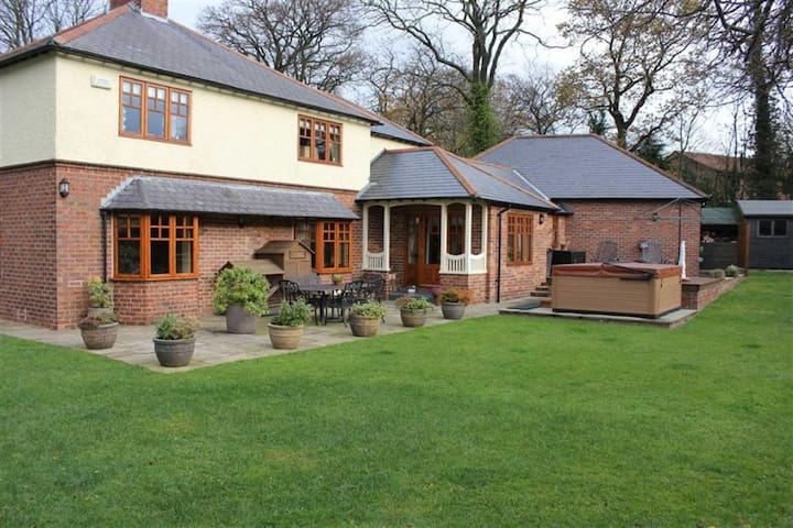 Period Character Home. Double Room. King Size Bed. - Osmotherley