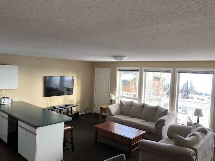 Ski To Door - Great Value & Spacious Apt - Big White Ski Resort, BC