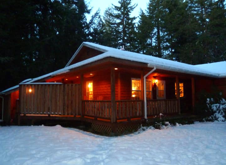 Hot Tub & King Bed - Cedarwood Cabin At Mt Rainier - Ashford, WA