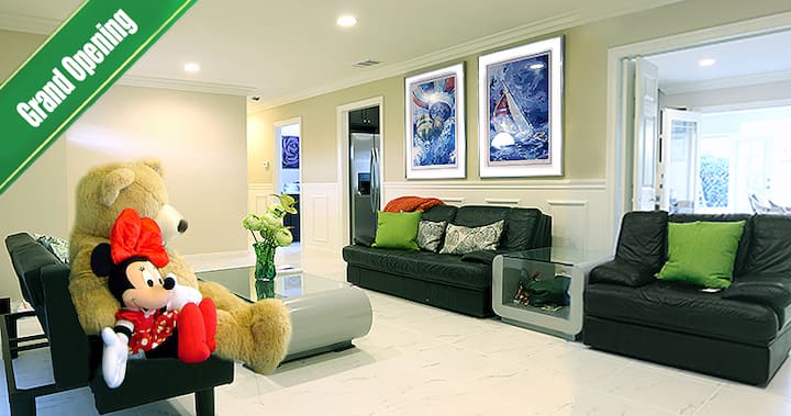 2.3m To Disney/knots/hollywood/universal Studio - Anaheim, CA