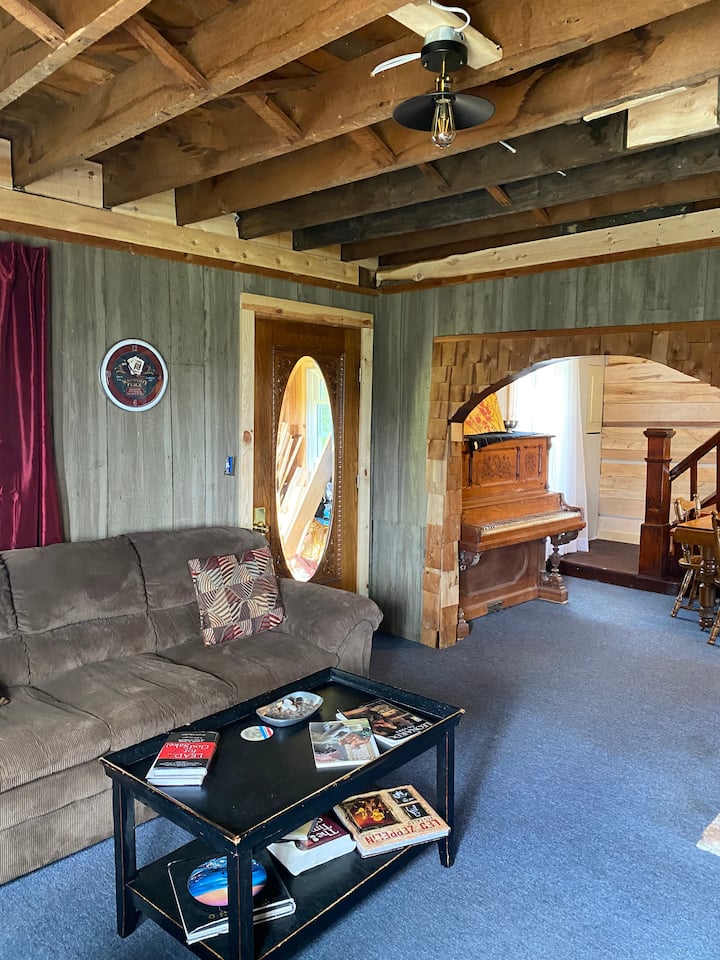Scotch Bluff Rustic Cabin - Drummond, MI