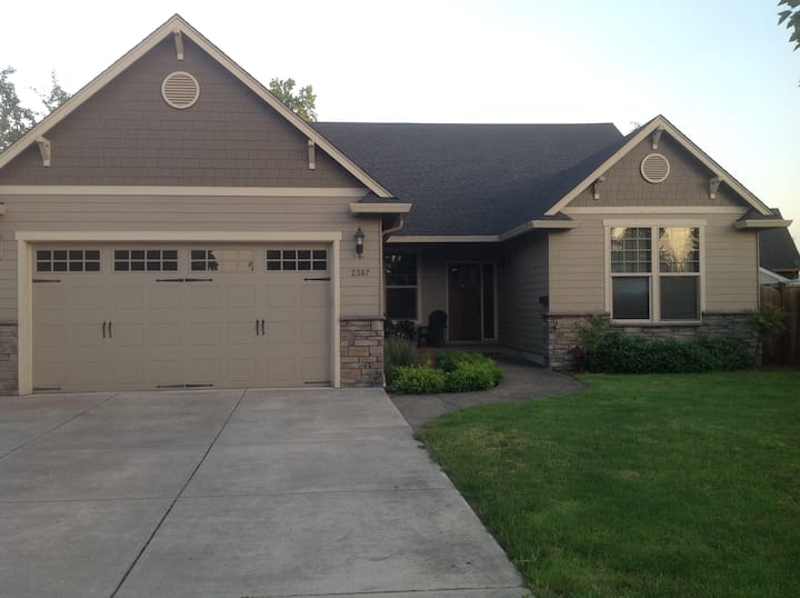 Close To Autzen Stadium! - Eugene, OR