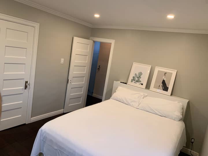 Spacious & Family-friendly 2-bedroom Apartment - Garden City, NY