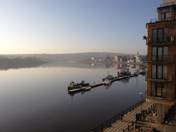 River-front Apartment, City-centre - Derry