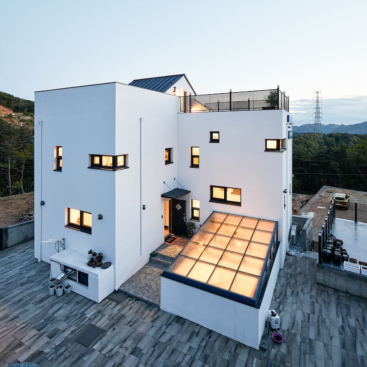 리오넬과 루이하우스 - Gyeongju-si