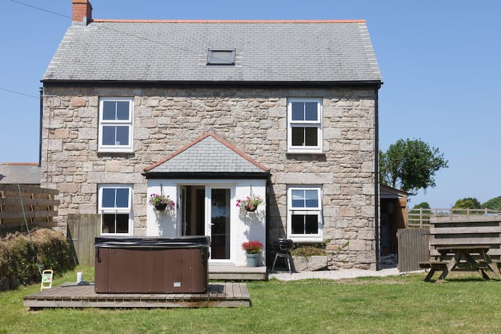 Country Cottage With Hot Tub Near The Beach - Helston