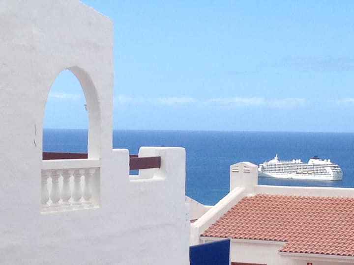 Big, In Luxury Port Royale With Balcony Ocean-side - Los Cristianos