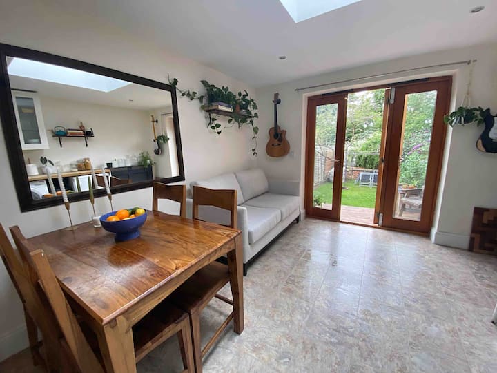 Central 3 Bedroom Semi-detached House - Guildford