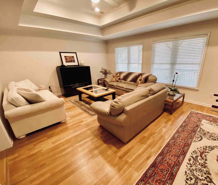 * Spacious * Two Bedrooms * 1 King * 1 Queen * - Dunwoody, GA