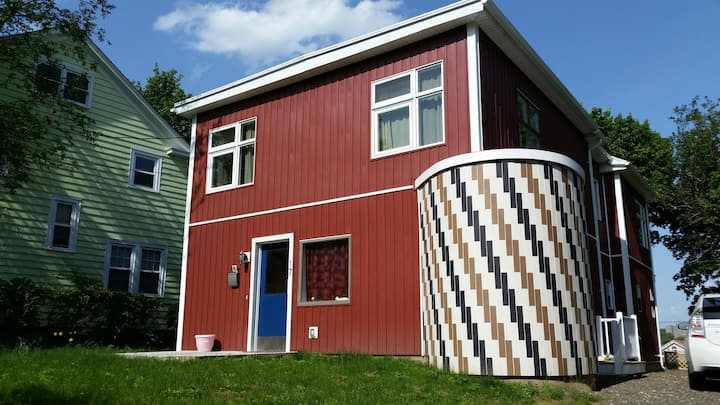 Modern House With River Views. - New Haven, CT