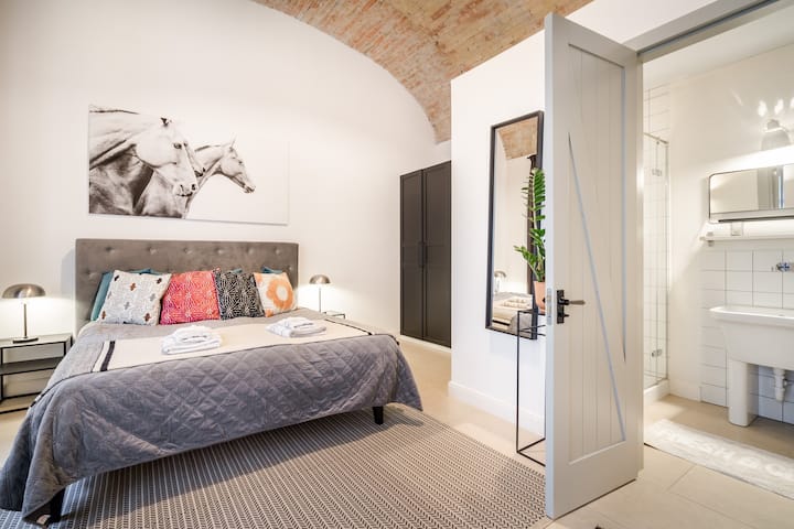 New Romantic Design Home In The Centre - Budapest