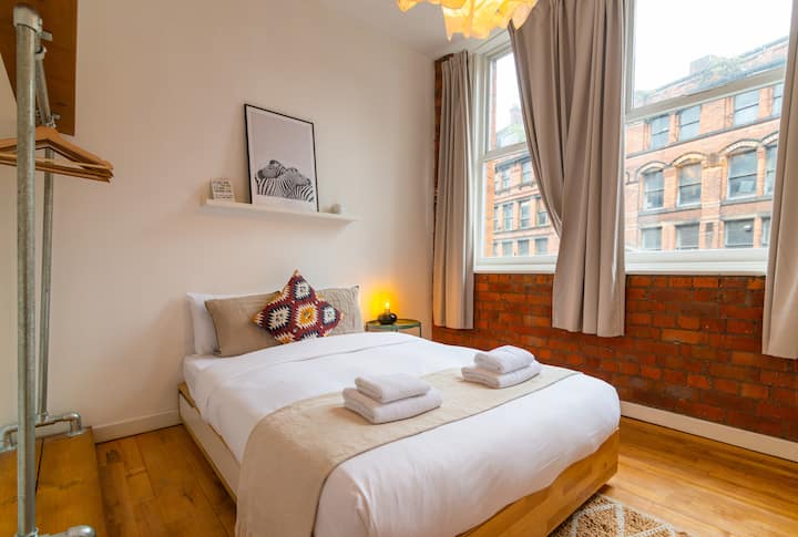 Warm And Characterful, City Centre Apartment - Manchester