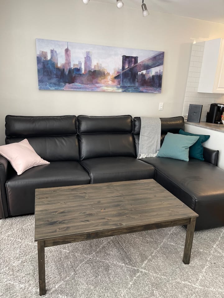 Comfortable “Hideout” In The City - Kingston