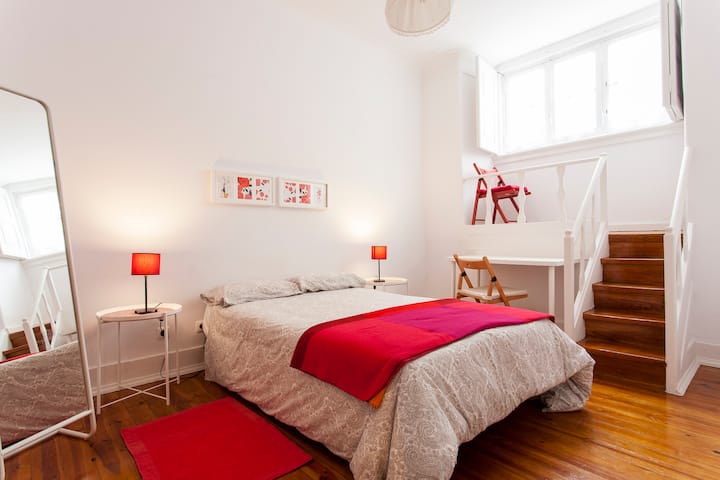 Yellow House (Cosy Apartment W/ 2 Terraces) - Lisbon Portela Airport (LIS)