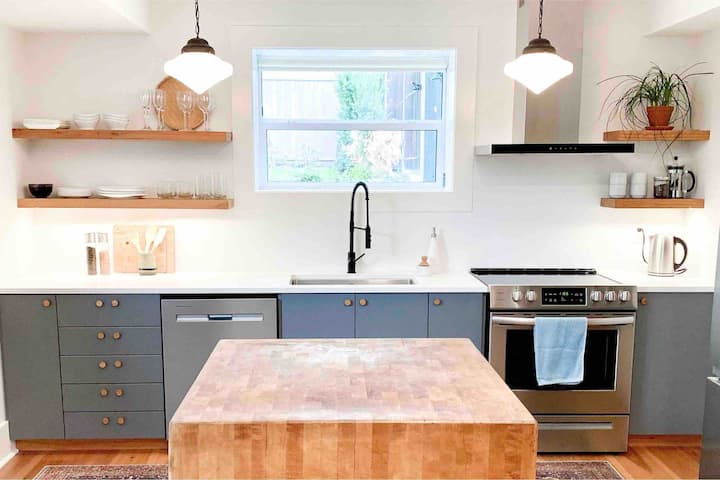Downtown Modern Character Suite - Kelowna